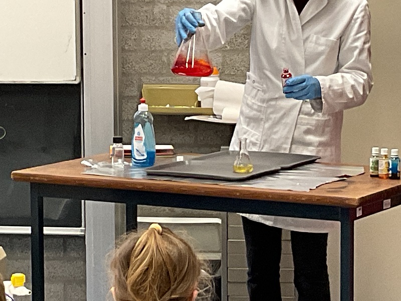 Little Scientists in Action! | European School of Bergen (NL)